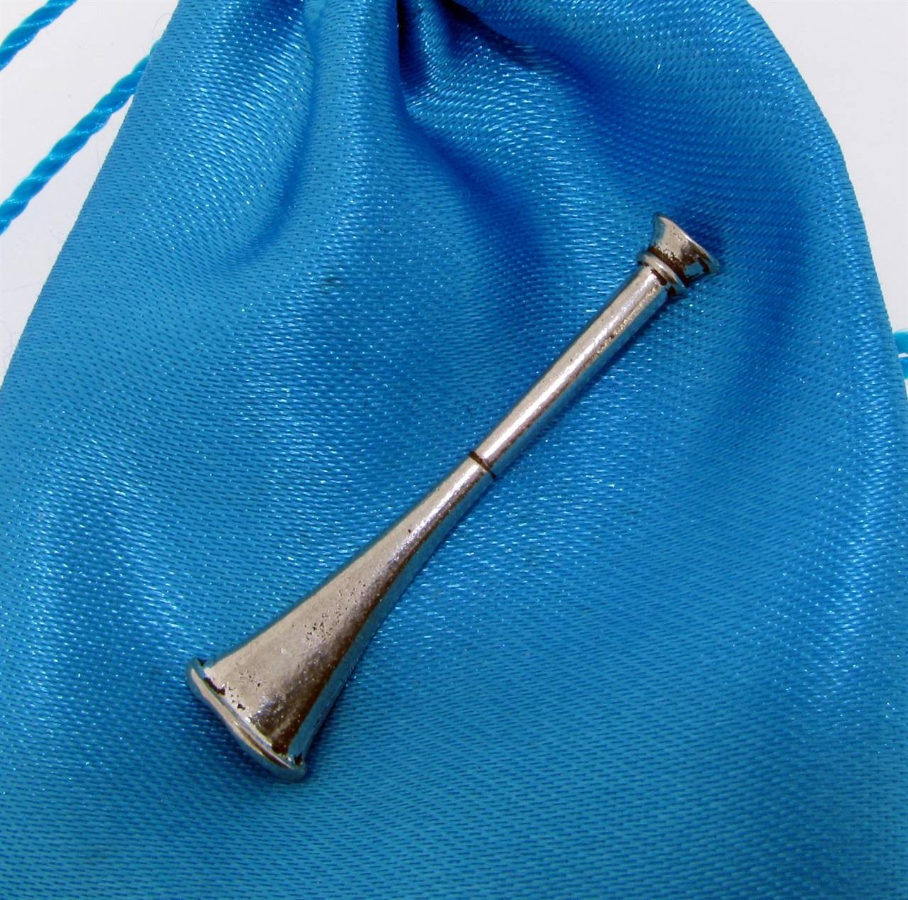 Hunting Horn Pin Badge - high quality pewter gifts from Pageant Pewter