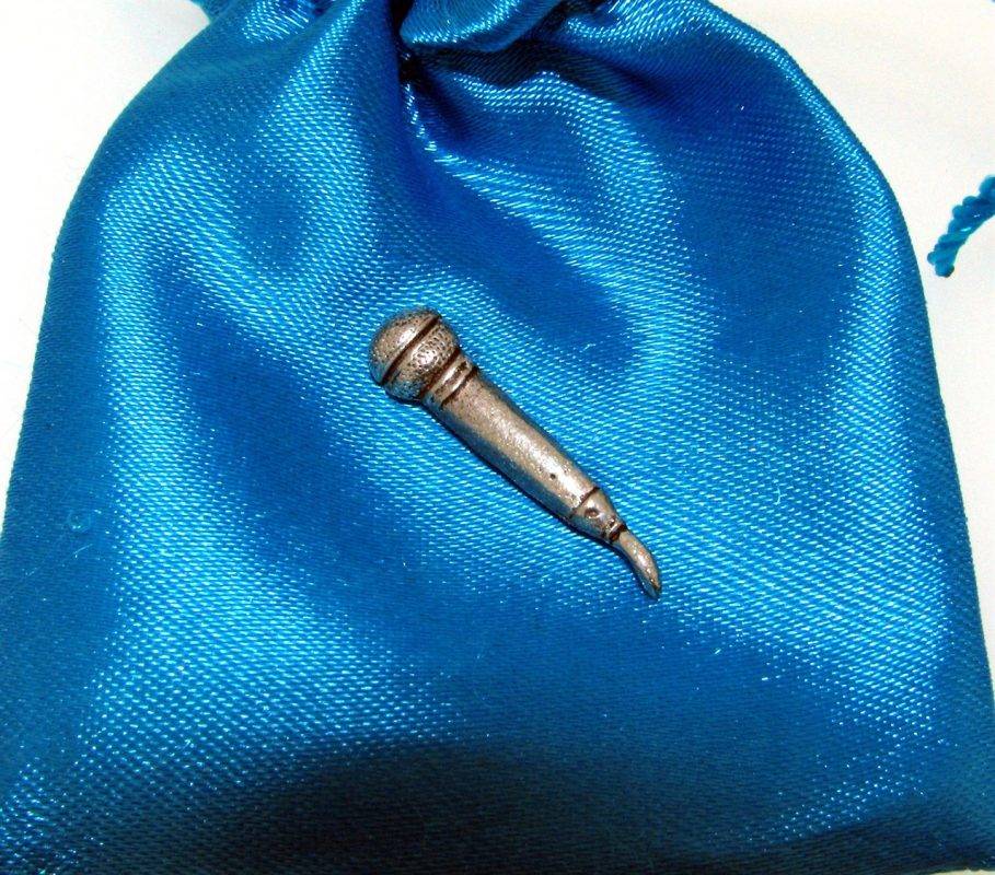 Microphone Pin Badge – Pageant Pewter
