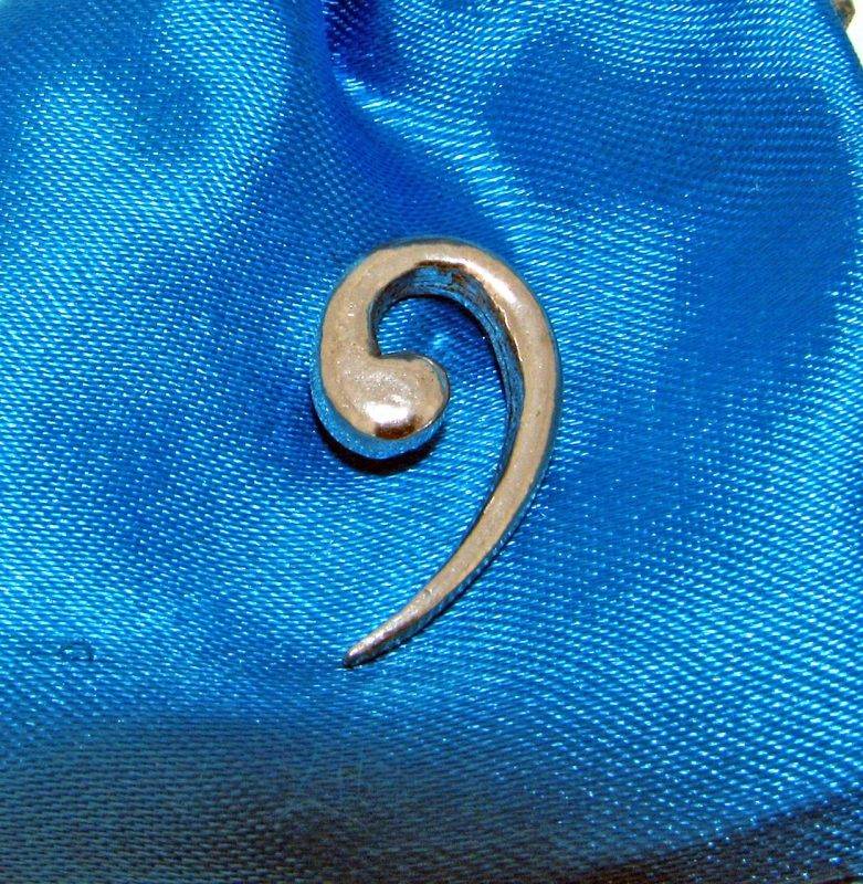 Bass Clef Pin Badge – Pageant Pewter