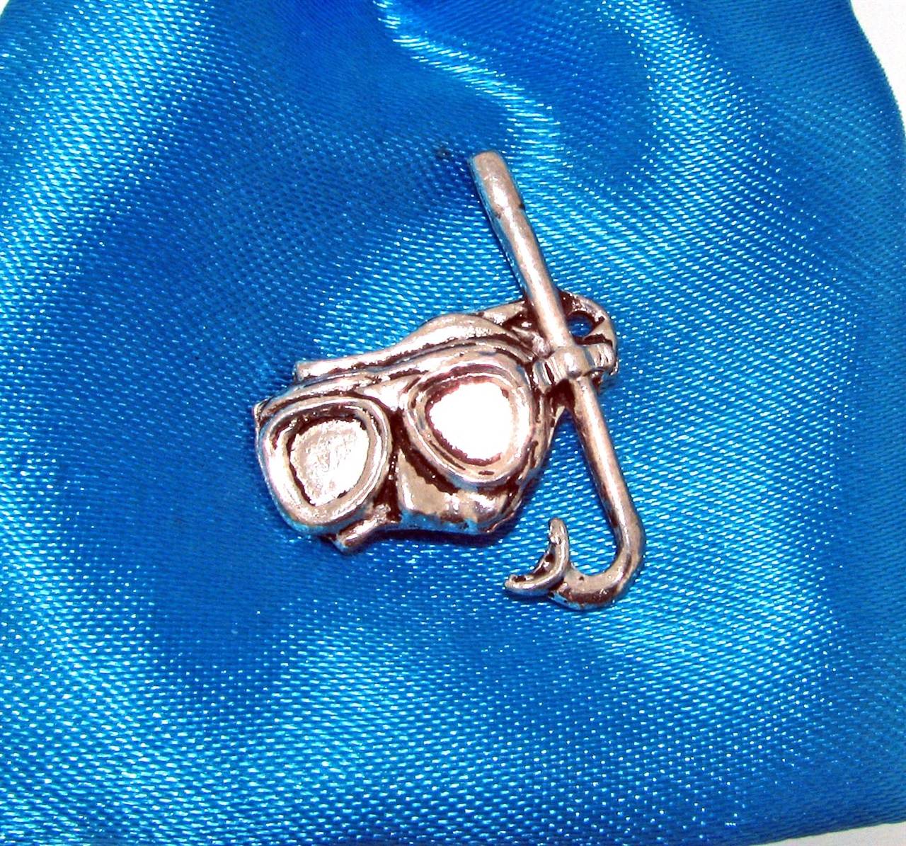 Mask and Snorkel Pin Badge - high quality pewter gifts from Pageant Pewter