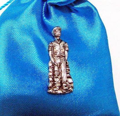 Collier Pin Badge – Pageant Pewter
