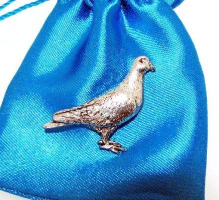 Pigeon Pin Badge – Pageant Pewter