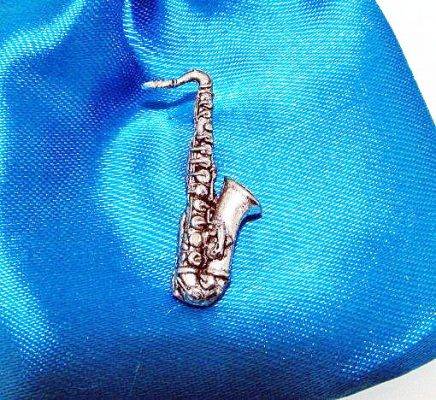Saxophone Pin Badge – Pageant Pewter